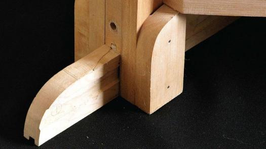 Carving Bench | Canadian Woodworking