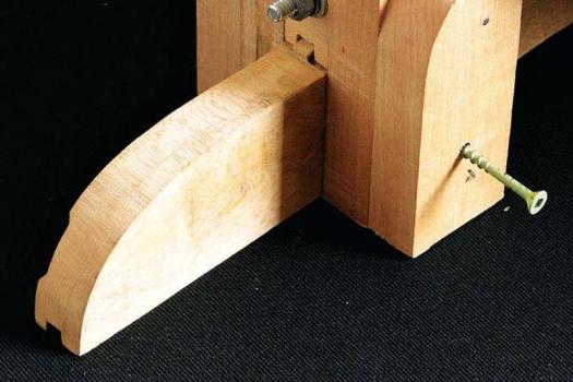 Carving Bench | Canadian Woodworking