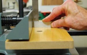 How to Use a Benchtop Hollow Chisel Mortiser - Canadian Woodworking