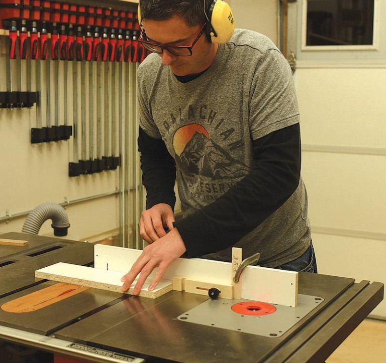 Exact-width dado jig - Canadian Woodworking