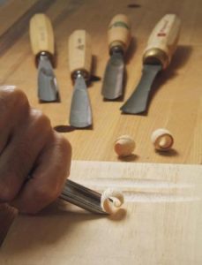 Straight Carving Gouges - Canadian Woodworking