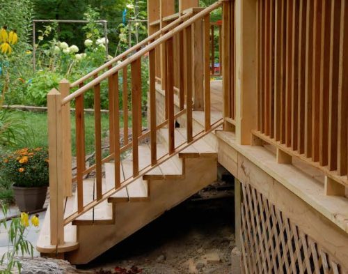 How to measure for and cut custom exterior stair stringers - Canadian ...