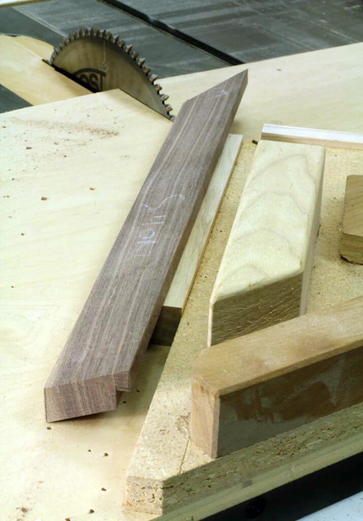 Build an angled picture frame | Canadian Woodworking