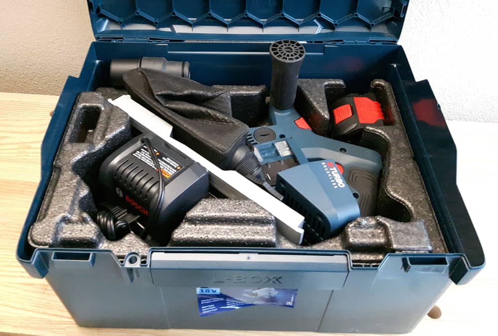 Bosch cordless brushless track saw - Canadian Woodworking