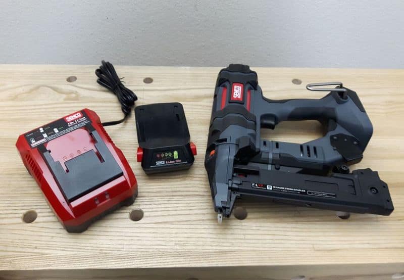 Senco cordless stapler - Canadian Woodworking