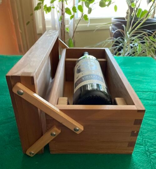 Linkage hinge and Niagara woodcarving show - Canadian Woodworking