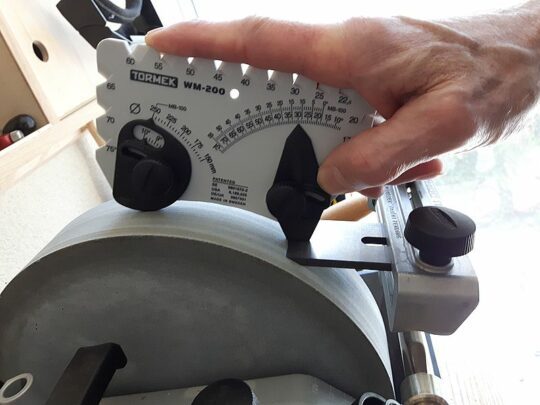 Tormek T-8 water cooled sharpening system - Canadian Woodworking