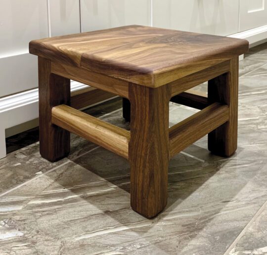 Build a step stool - Canadian Woodworking