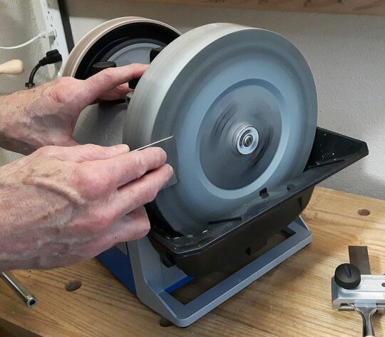 Tormek T-8 water cooled sharpening system - Canadian Woodworking