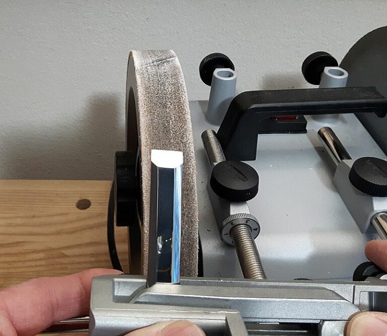 Tormek T-8 water cooled sharpening system - Canadian Woodworking