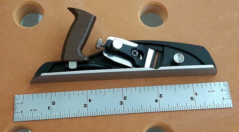 Veritas miniature shooting plane & board set - Canadian Woodworking