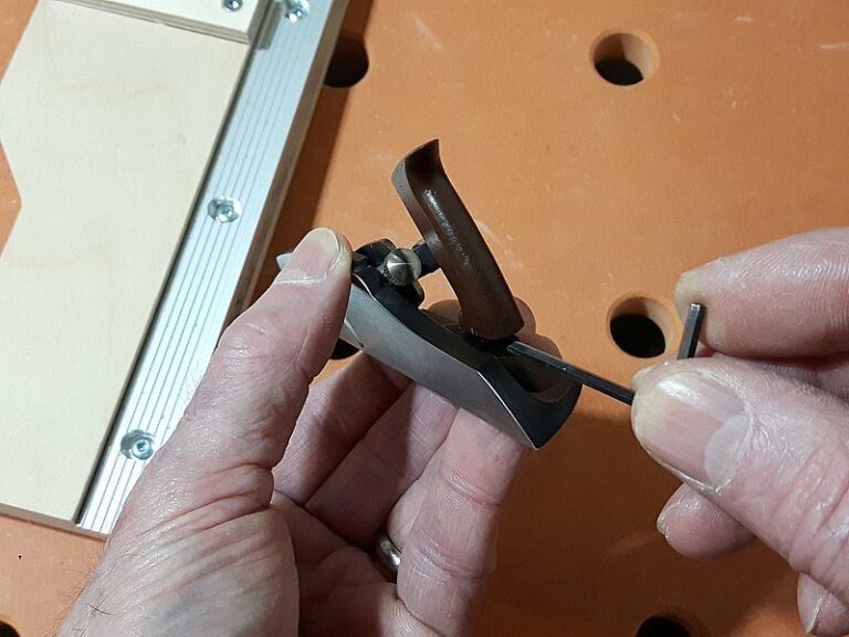 Veritas miniature shooting plane & board set - Canadian Woodworking