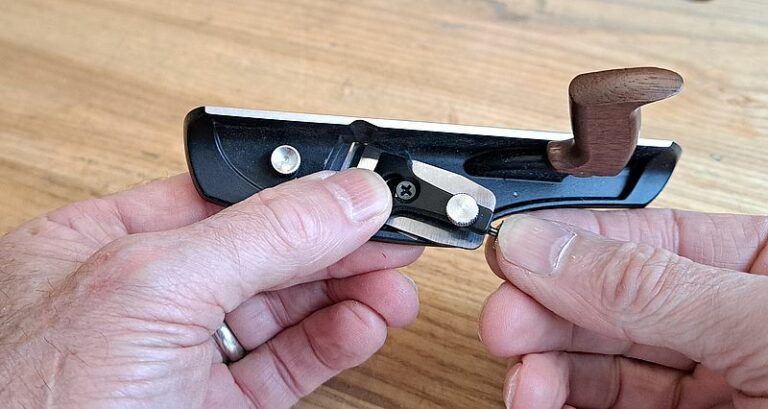 Veritas miniature shooting plane & board set - Canadian Woodworking
