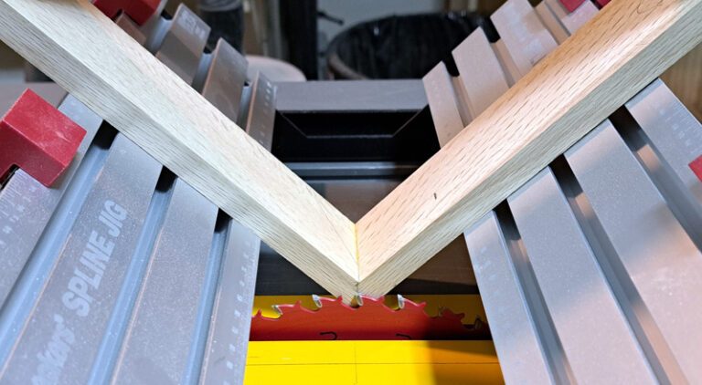 Woodpeckers spline jig - Canadian Woodworking