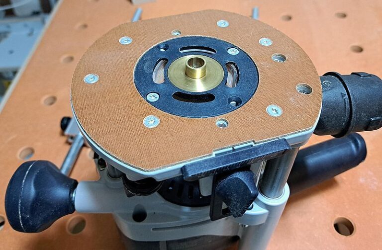 WoodRiver circle cutting router jig - Canadian Woodworking