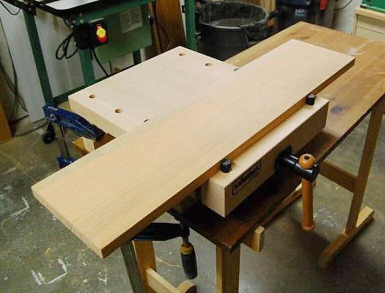 Sjobergs Smart Workstation Pro benchtop vise - Canadian Woodworking