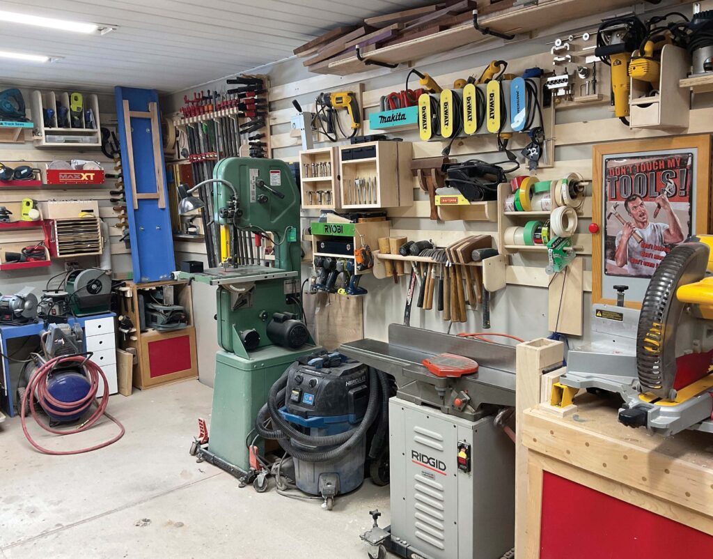 Use French cleats to organize your workshop - Canadian Woodworking