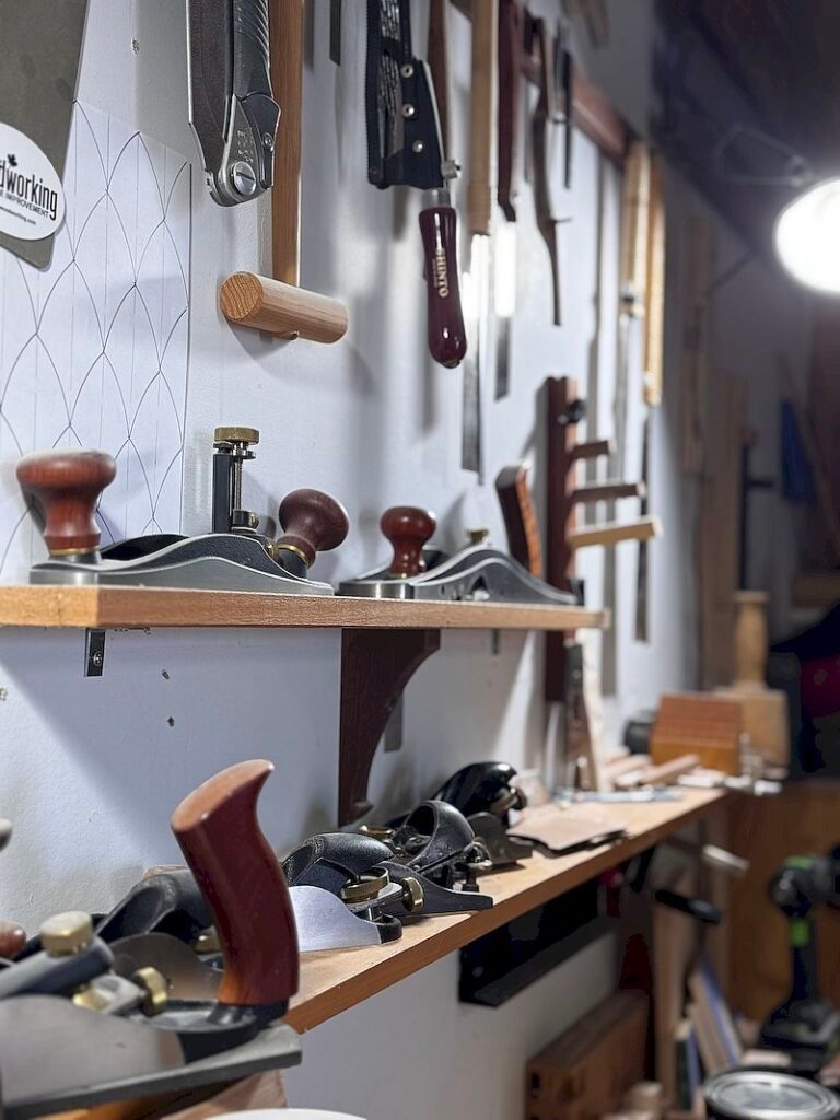 In the club - Canadian Woodworking